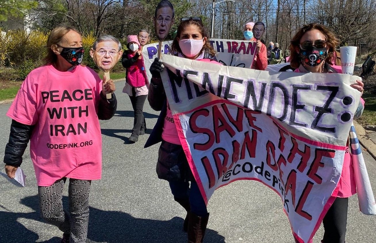 'Angry' protesters show up at Sen. Bob Menendez's house - Responsible ...